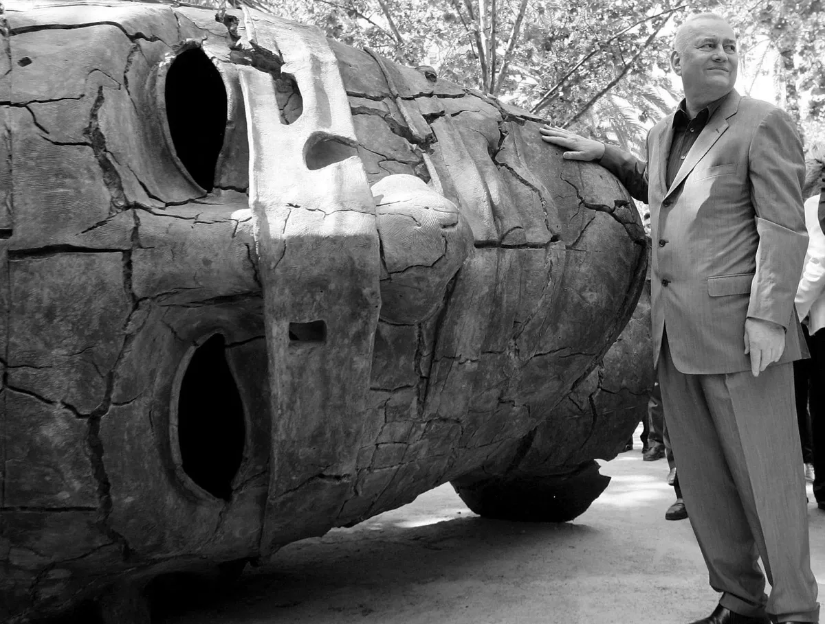 Igor Mitoraj: Życiorys, dzieła i kontrowersje mistrza rzeźby