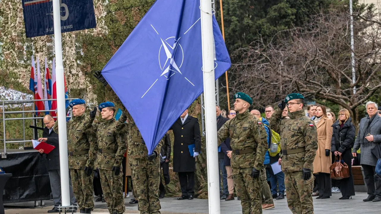 NATO i bezpieczeństwo Polski - Co realnie dają artykuły 4 i 5?
