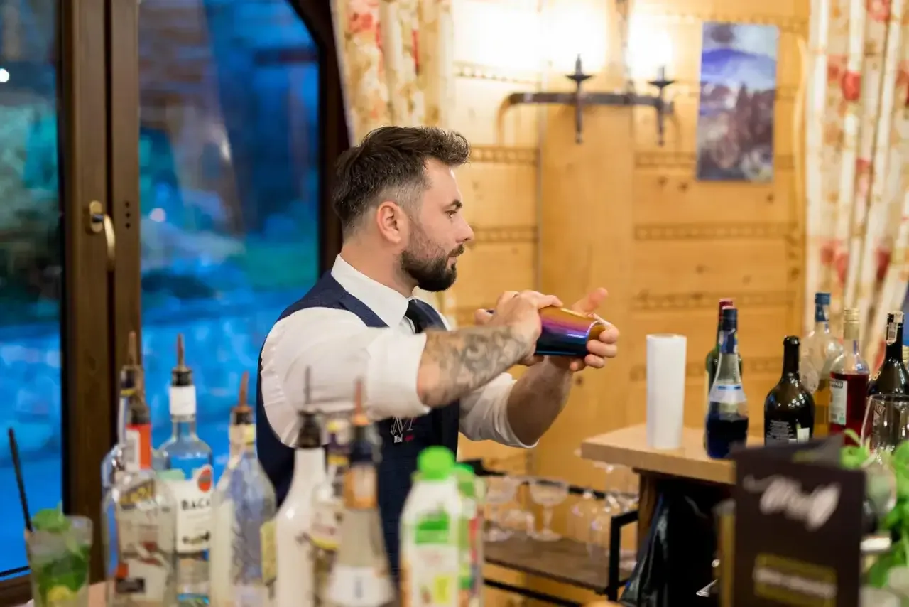 Barman na wesele - Cena, co wchodzi w skład i kiedy się opłaca?